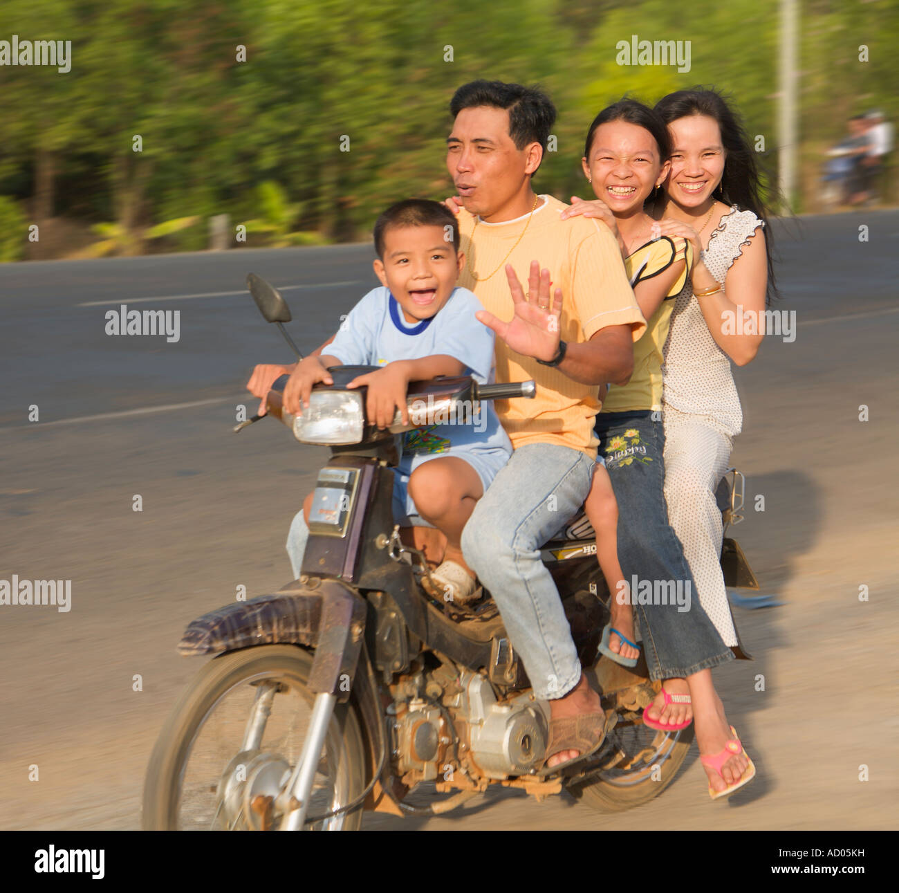 Travelling family hi-res stock photography and images - Alamy