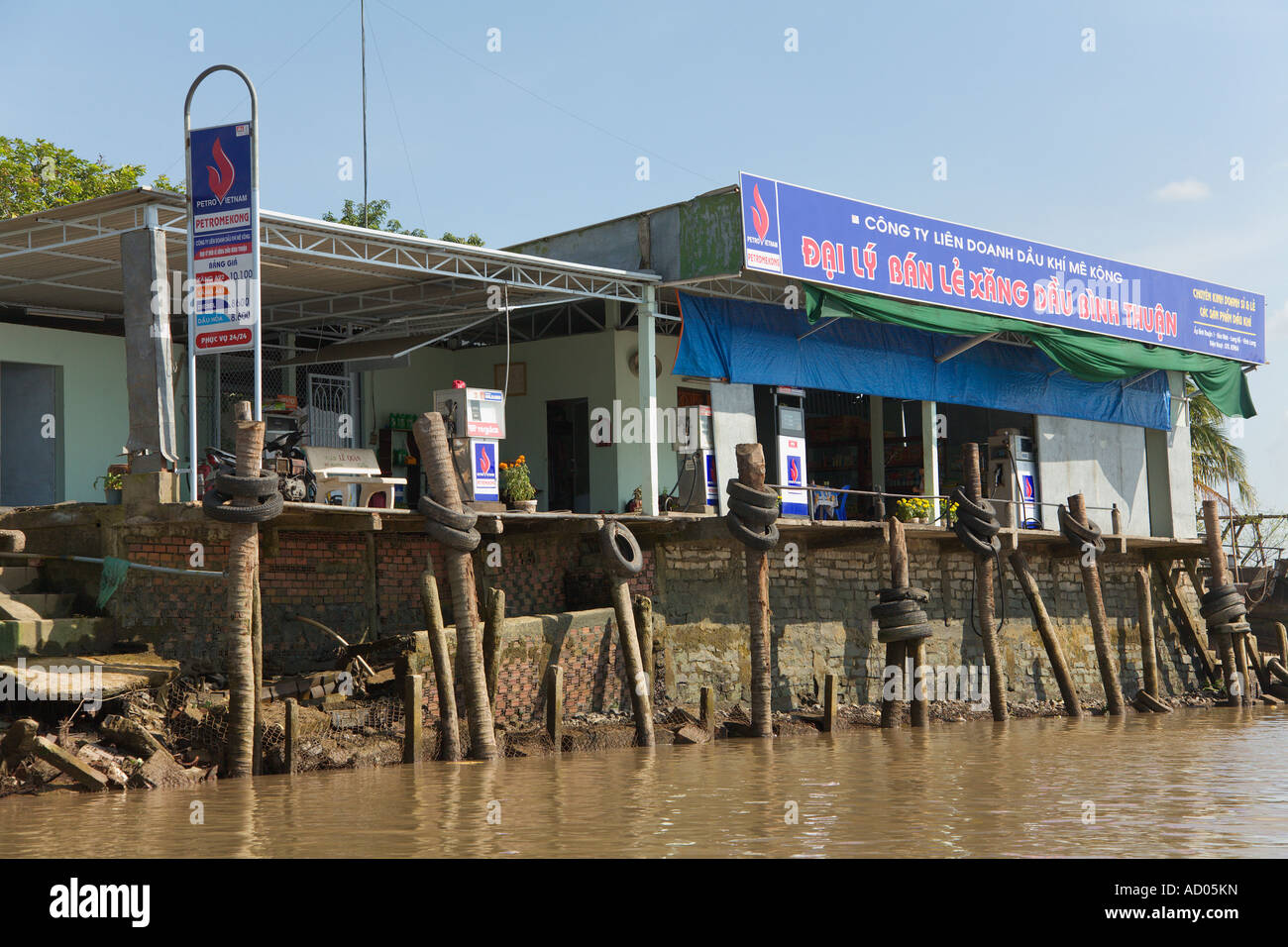 Vietnamese gas station hi-res stock photography and images - Alamy