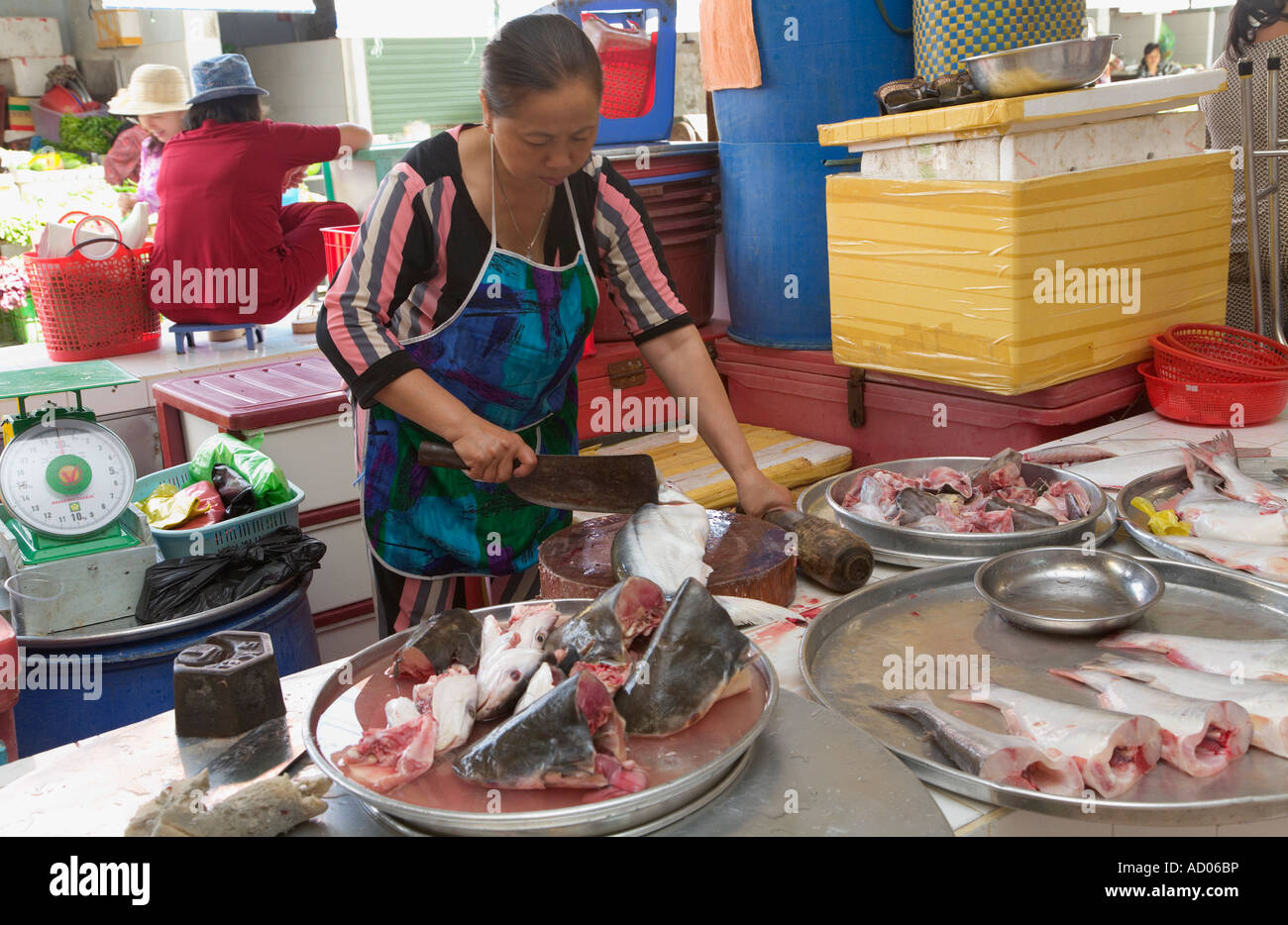 Woman cutting up fish on market stall "Ho Chi Minh City" Vietnam Stock ...