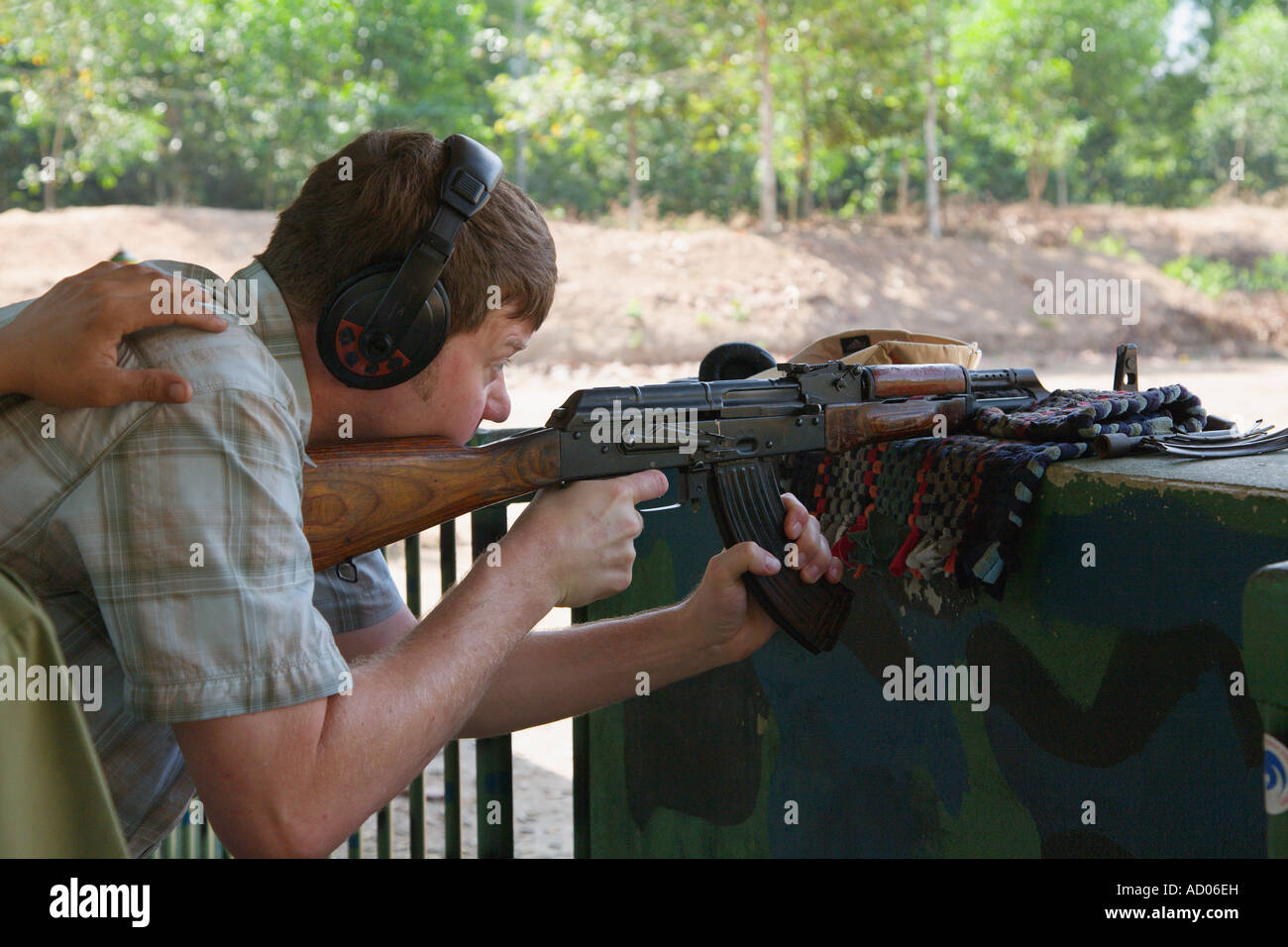 Man Machine Gun Stock Photos & Man Machine Gun Stock Images - Alamy