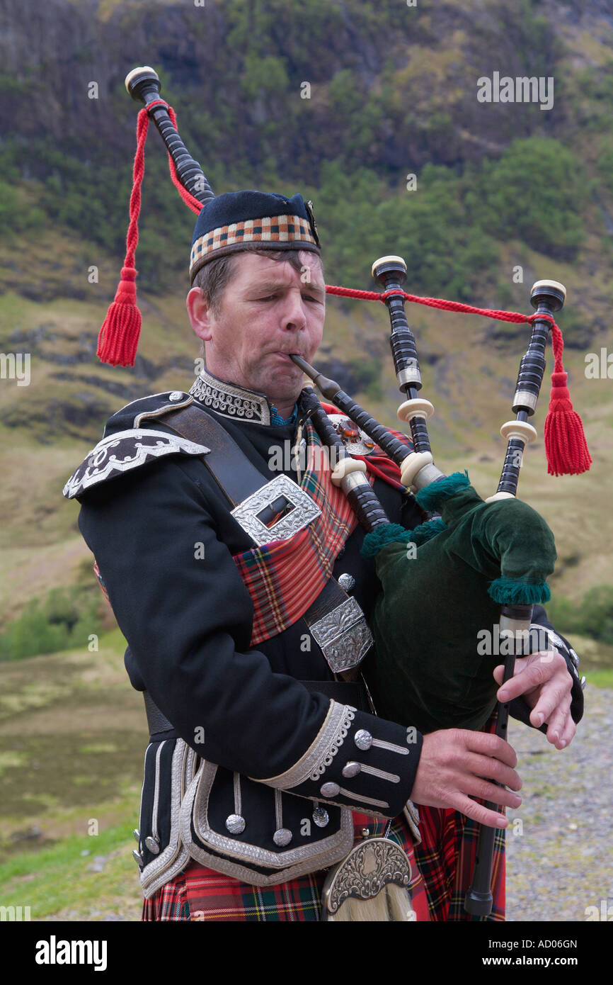 Scottish piper playing bagpipes wearing hi-res stock photography and ...