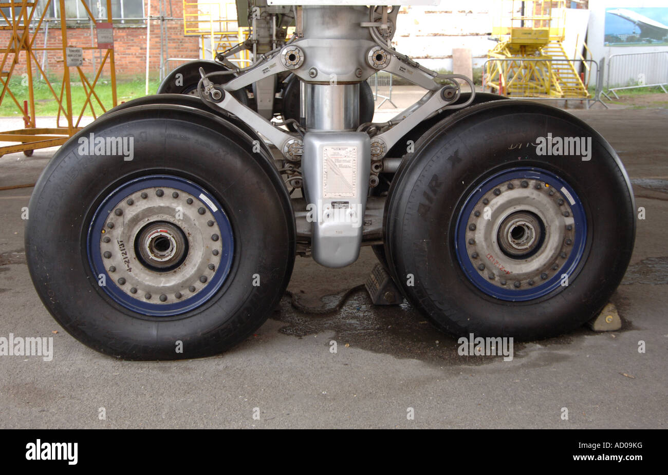 Concorde aircraft wheels and undercarriage Stock Photo - Alamy