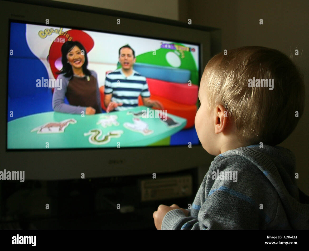 Child watching television Stock Photo - Alamy
