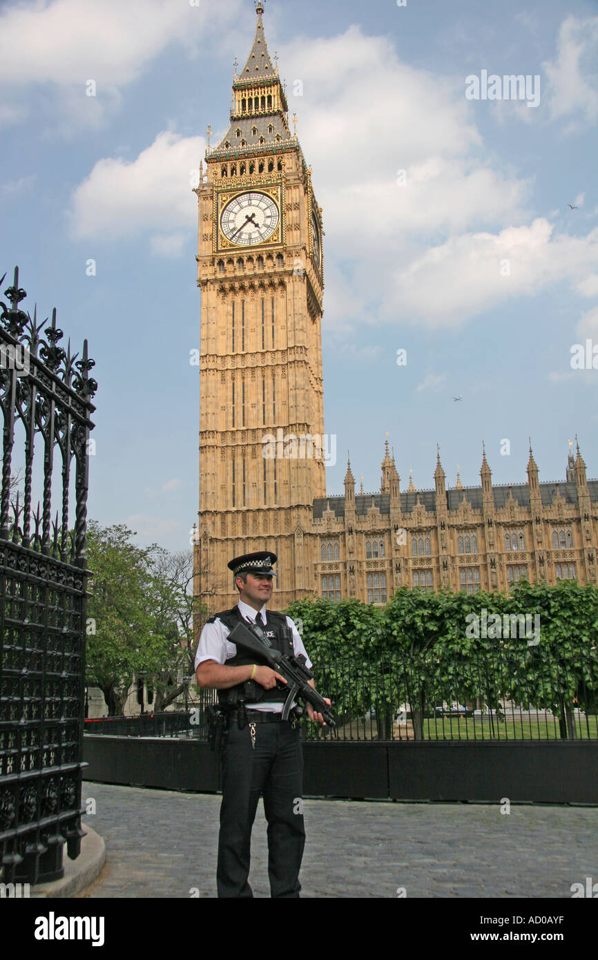 Guarding the gateway hi-res stock photography and images - Alamy