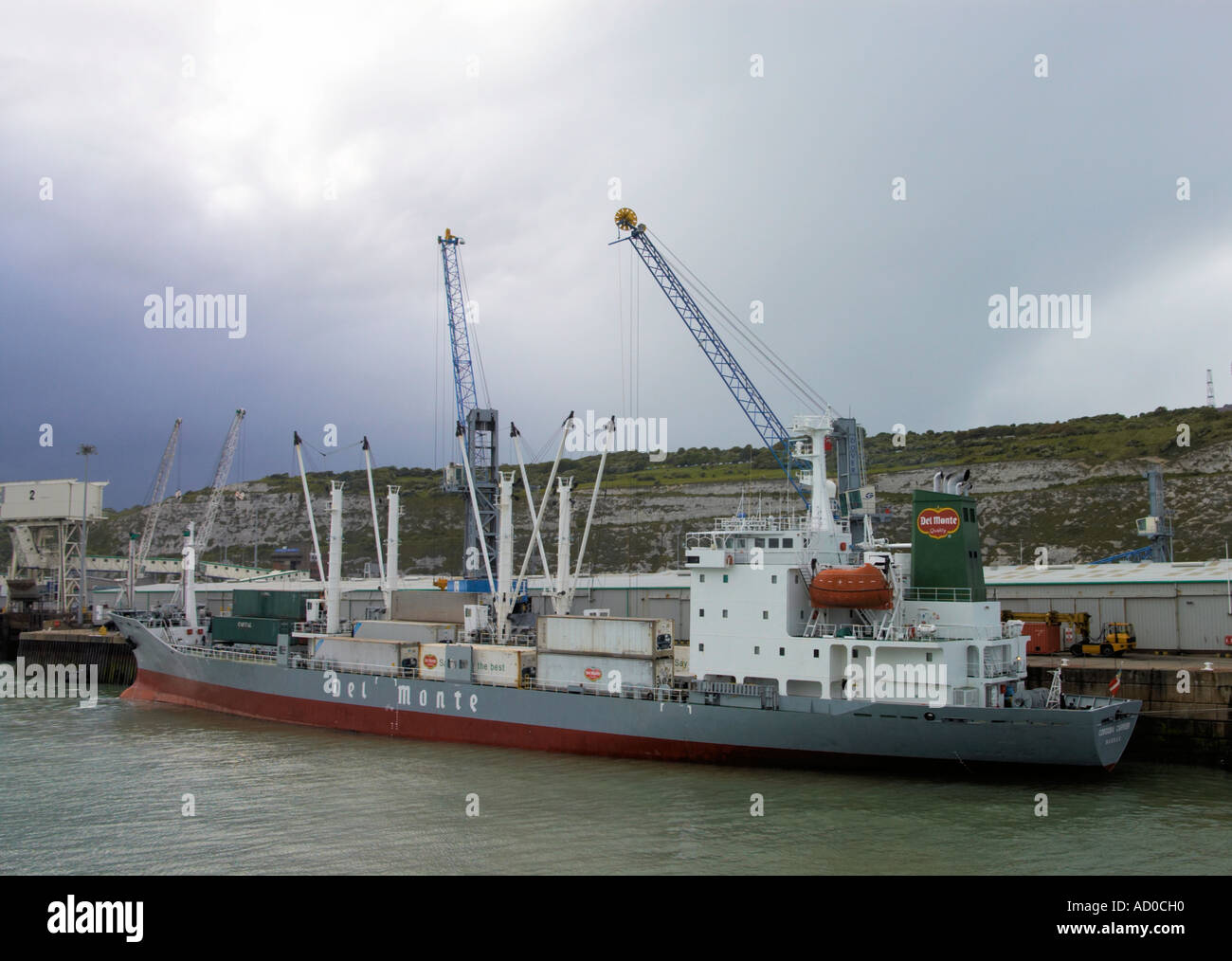 Container ships dover hi-res stock photography and images - Alamy