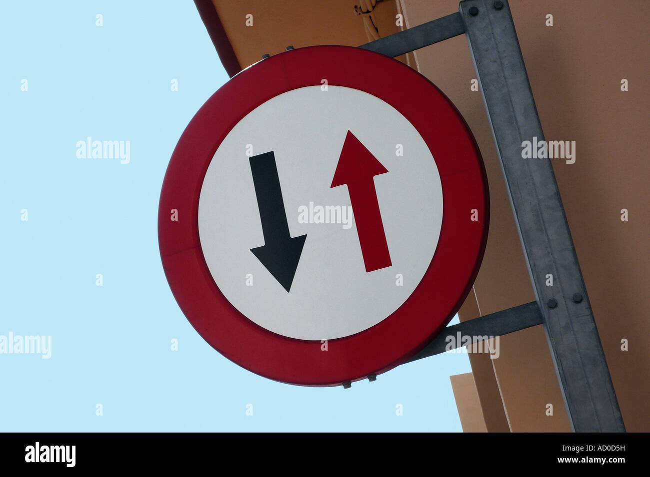 Traffic sign arrow pointing down hi-res stock photography and images ...