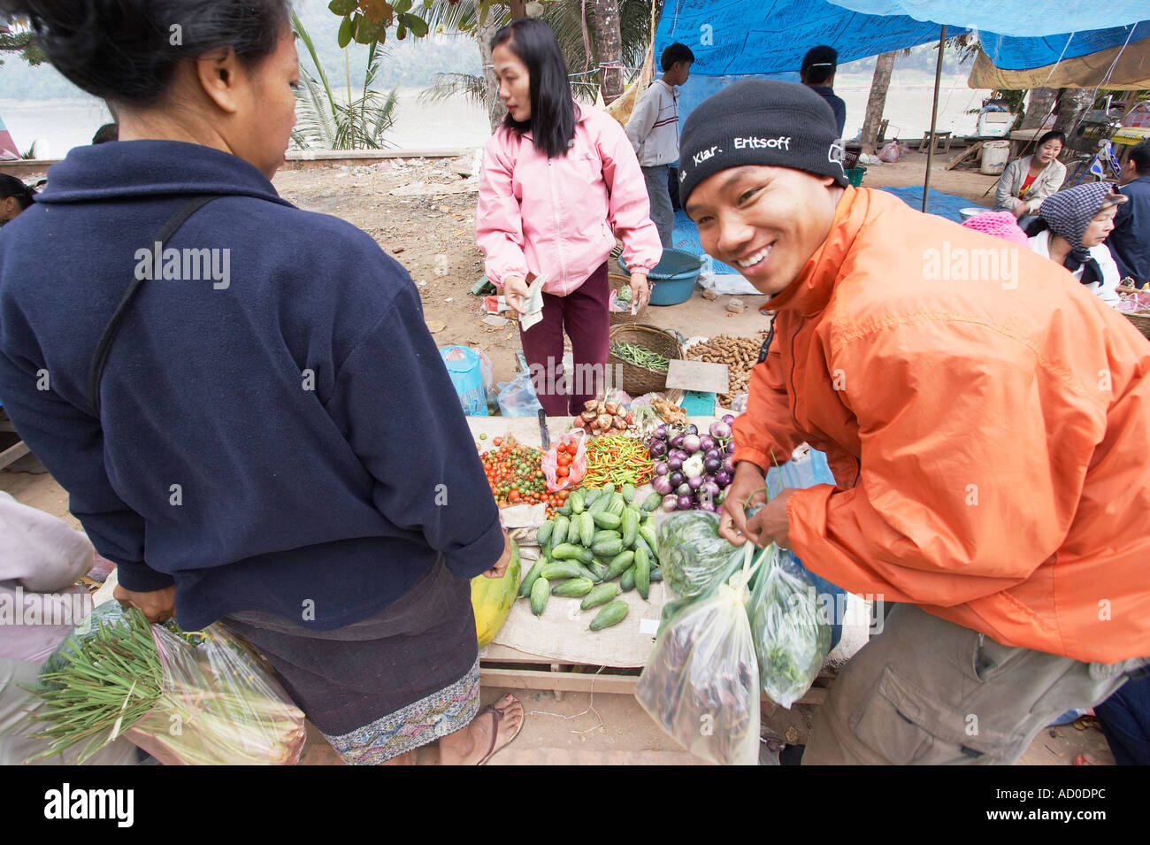 Earning people hi-res stock photography and images - Alamy