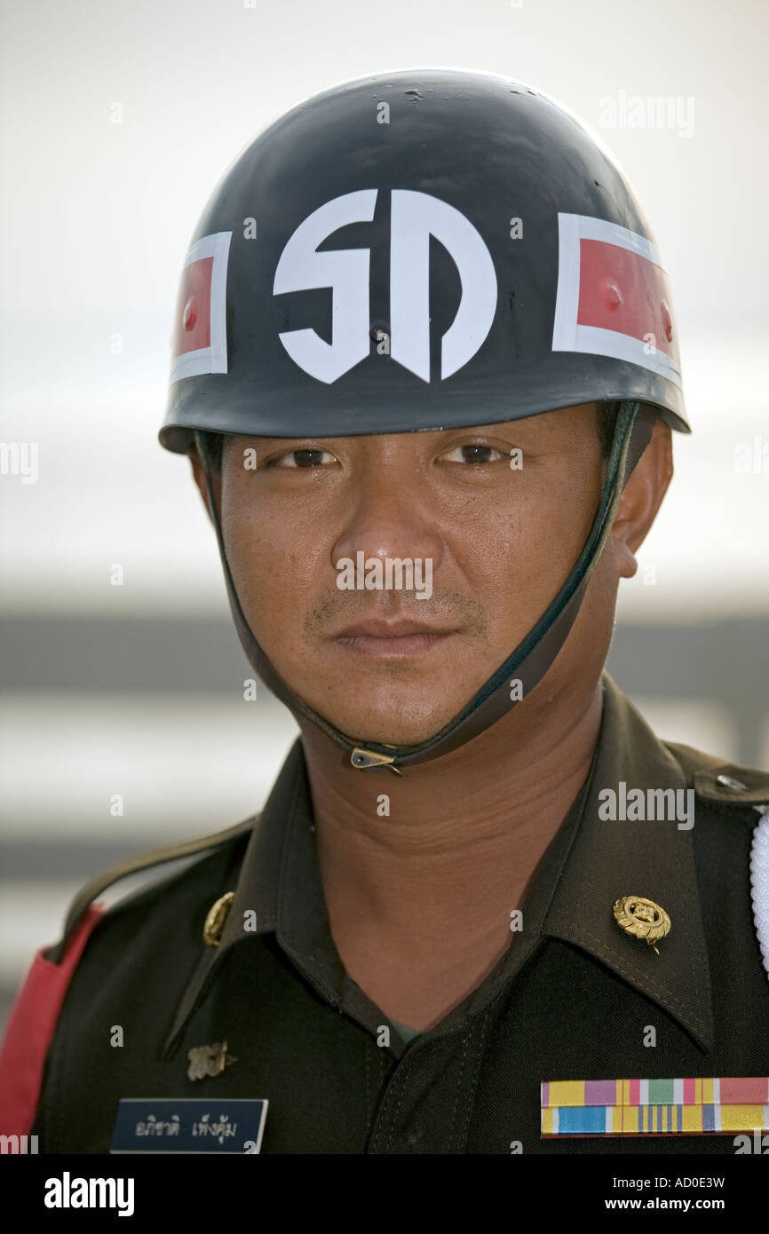 Thai soldier Bangkok Stock Photo - Alamy