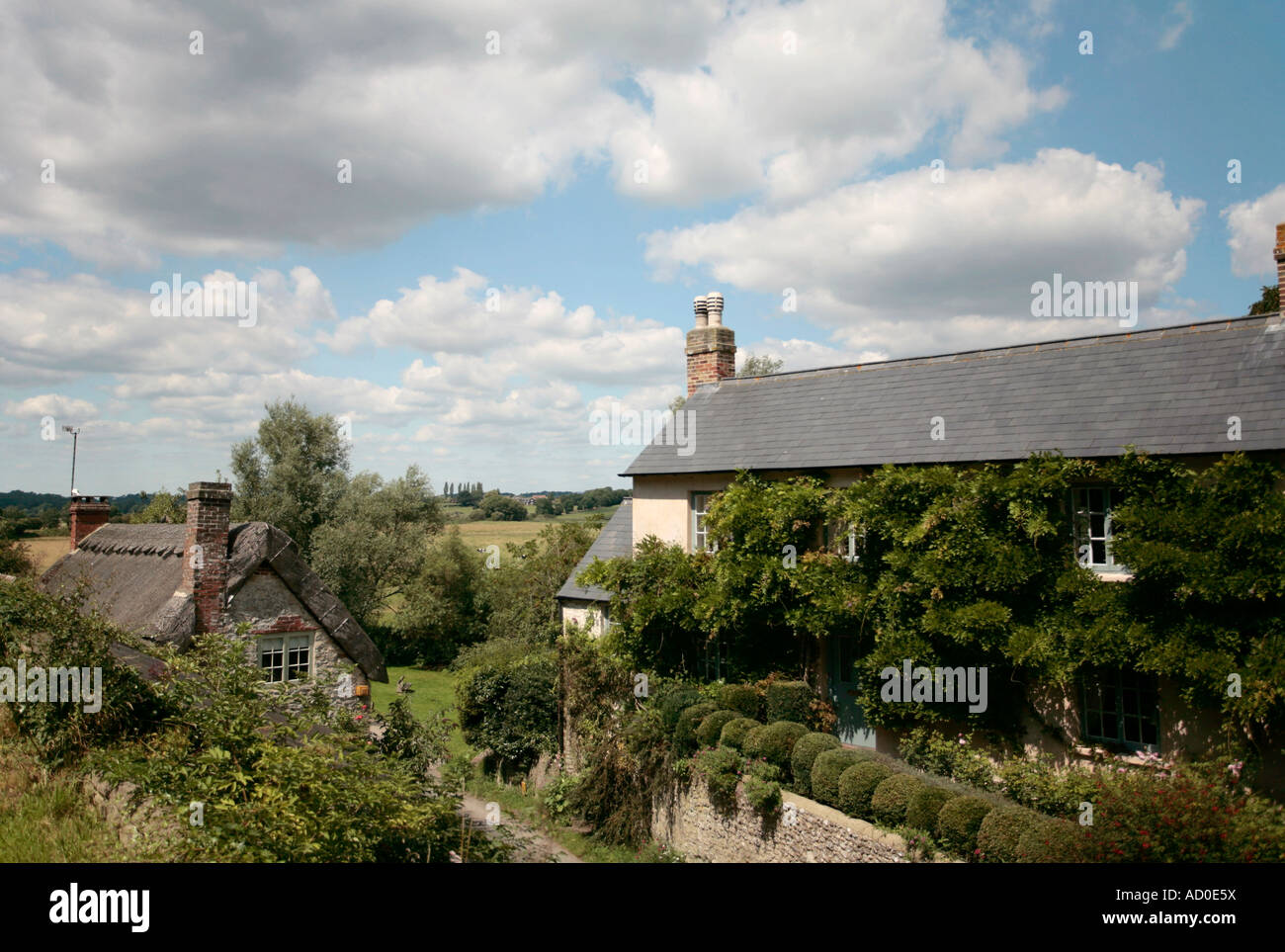 Picturesque traditional English Village street in Amberley, West Sussex ...