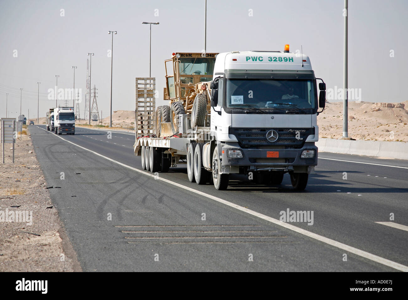 Truck convoy desert hi-res stock photography and images - Alamy