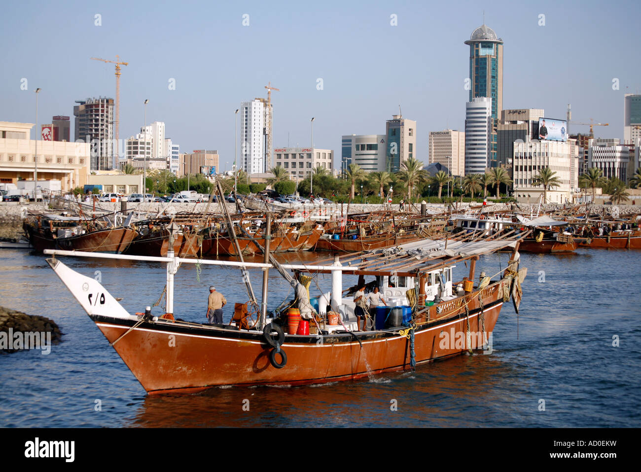 Dhow boat kuwait hi-res stock photography and images - Alamy