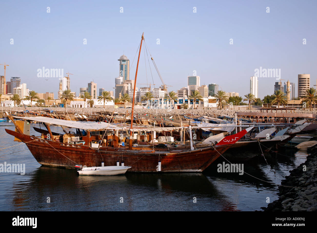 Dhow boat kuwait hi-res stock photography and images - Alamy