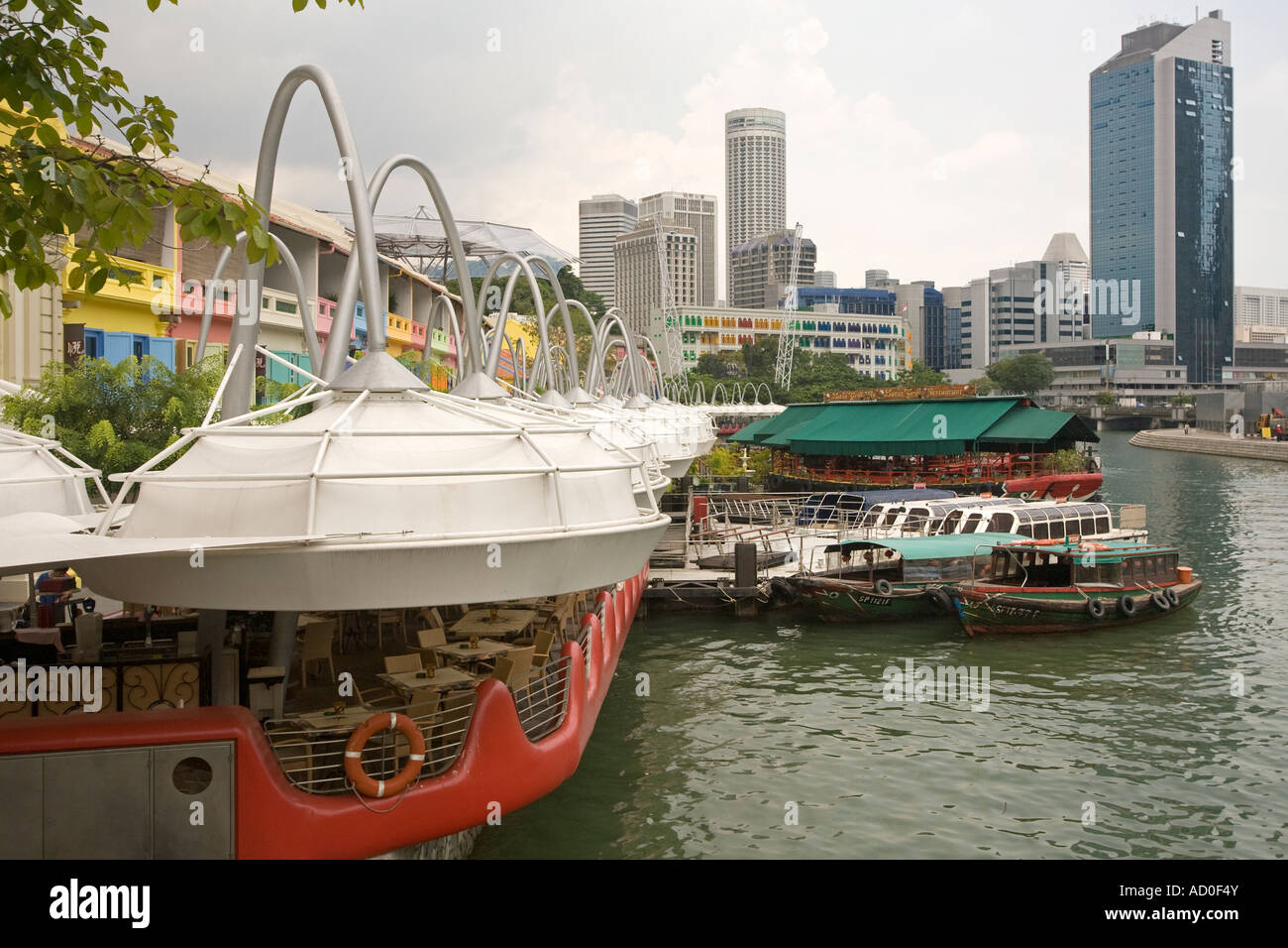 Boat quay singapore new old hi-res stock photography and images - Alamy
