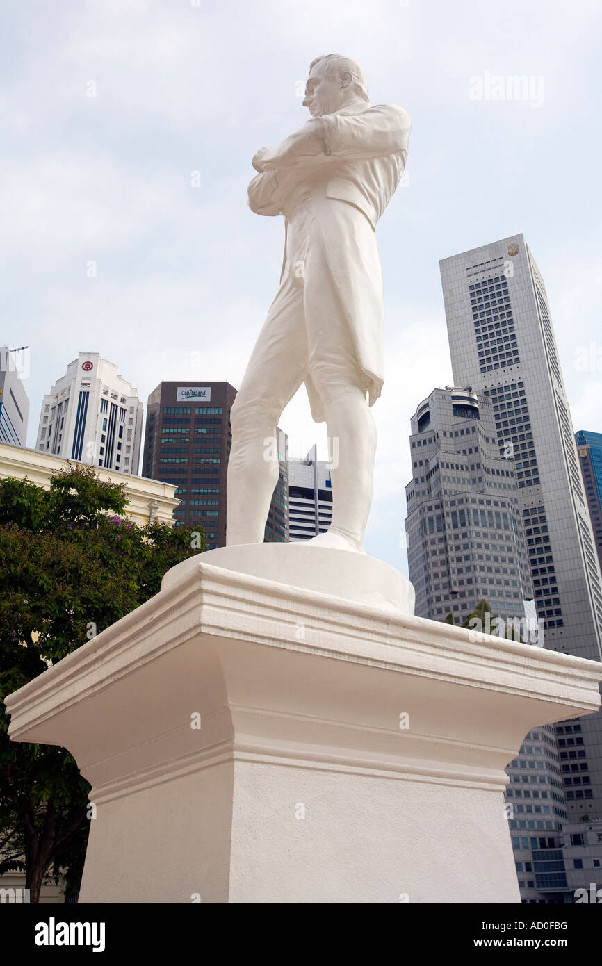 Statue Sir Stamford Raffles Skyline High Resolution Stock Photography and Images - Alamy
