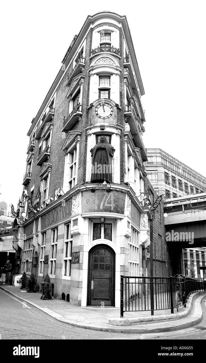 The blackfriar pub london Black and White Stock Photos & Images - Alamy