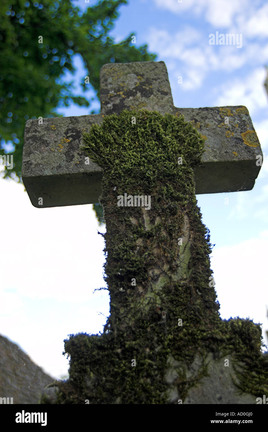 Silhouetted tombstones hi-res stock photography and images - Alamy