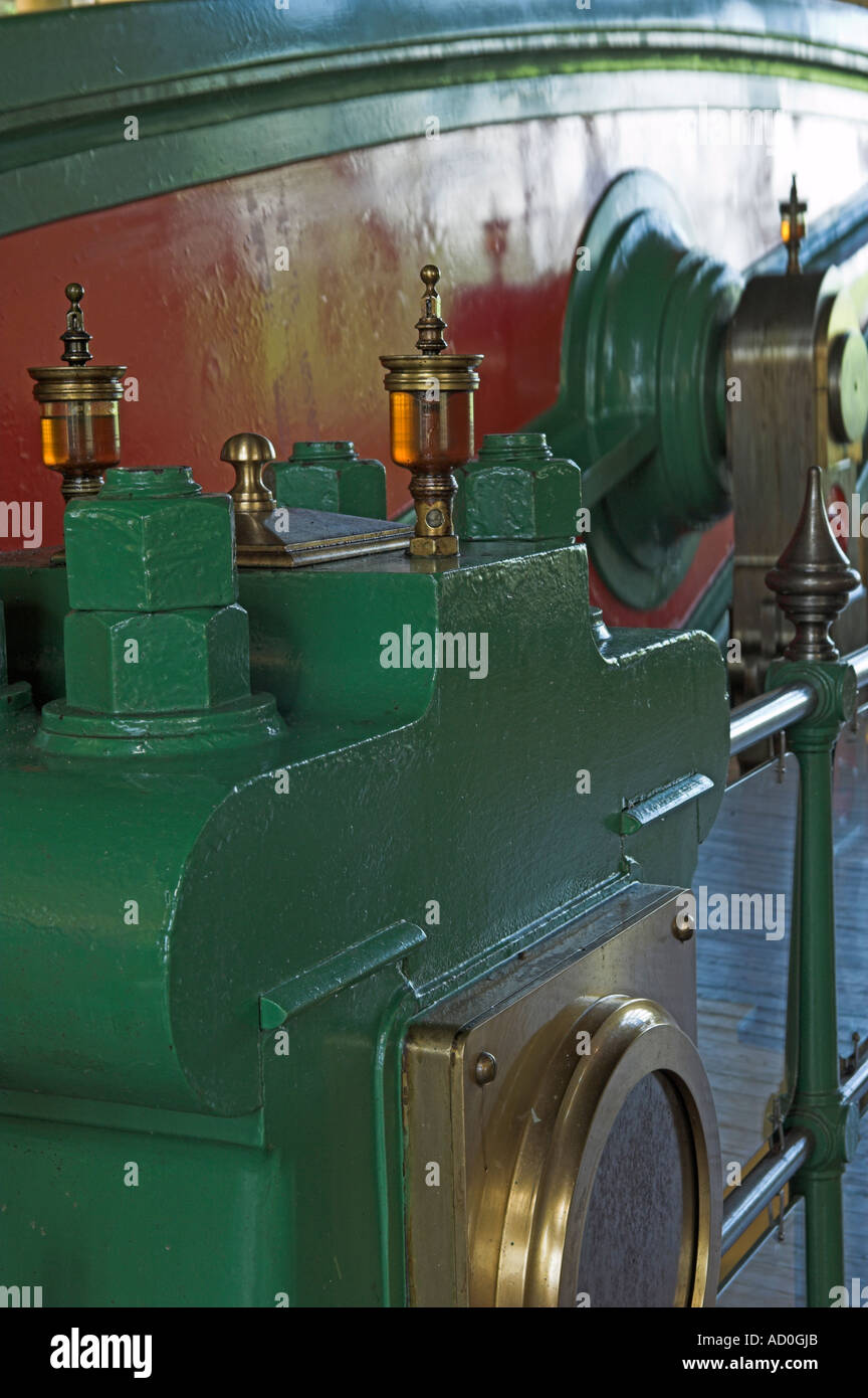 Automatic oiling pots and shafts attached to main beam of steam driven ...