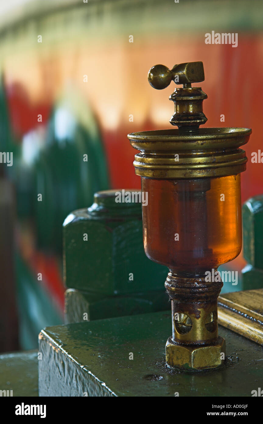 Oiling pot hi-res stock photography and images - Alamy
