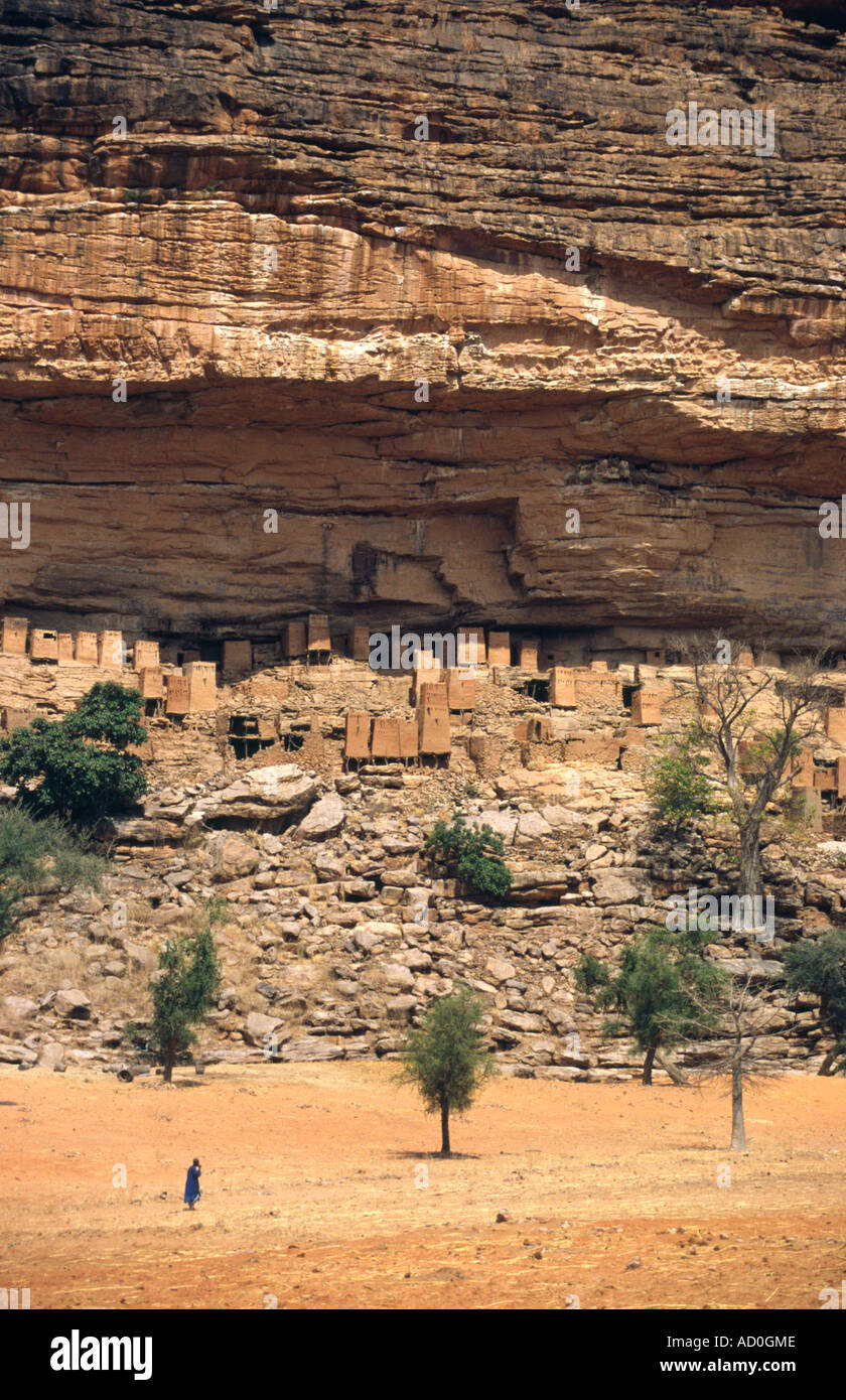 Bandiagara Escarpment - Pays Dogon, MALI Stock Photo - Alamy