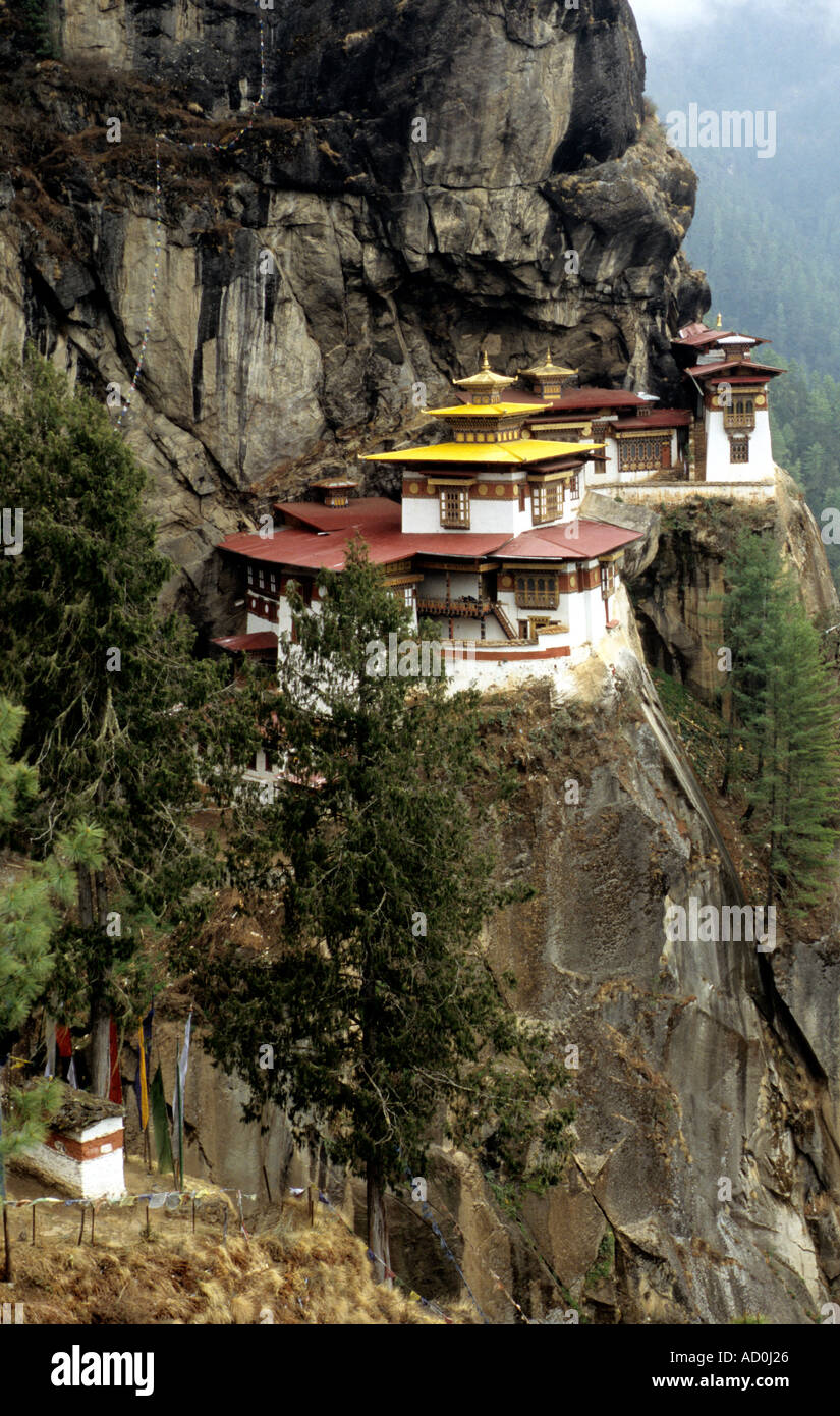 Taktshang dzong hi-res stock photography and images - Alamy