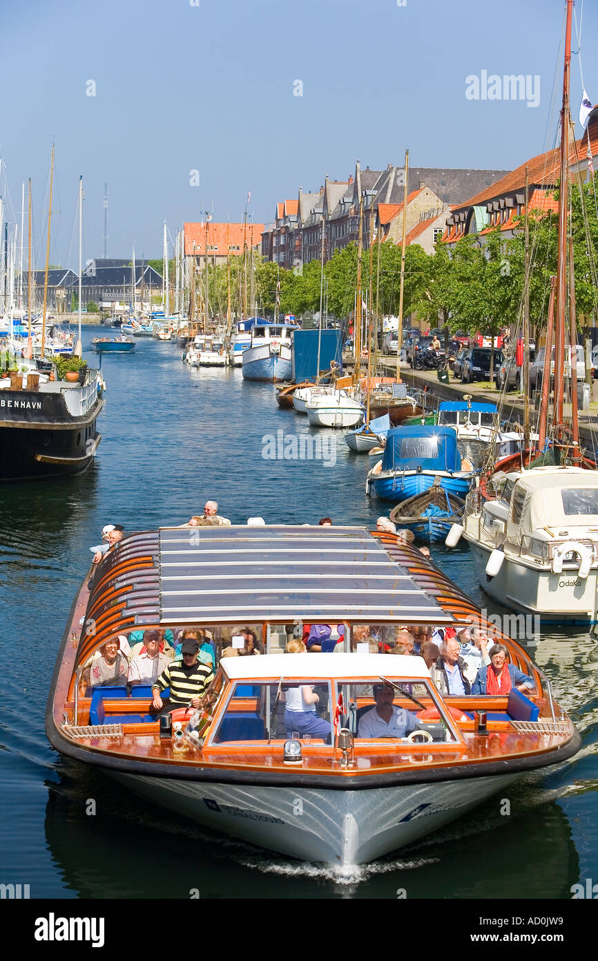 Harbor tourboats hi-res stock photography and images - Alamy