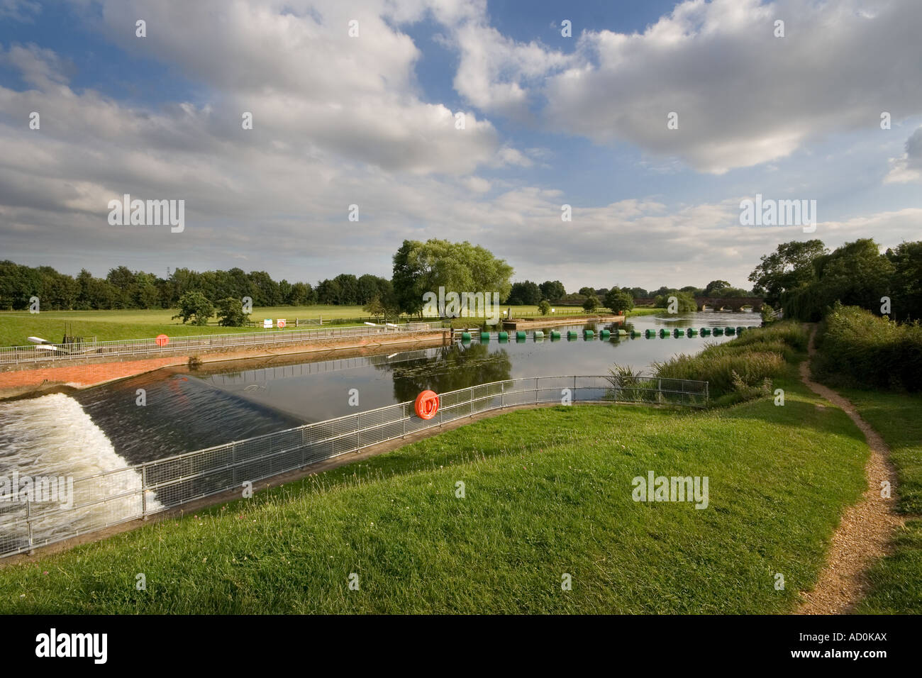 River ouse boat lift hi-res stock photography and images - Alamy