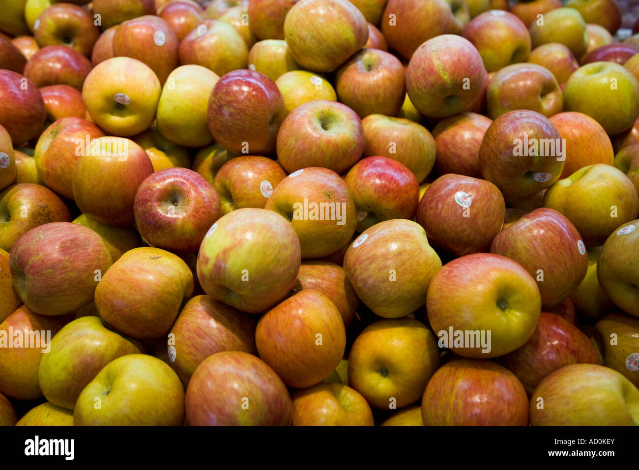 Supermarket apple produce usa hi-res stock photography and images - Alamy