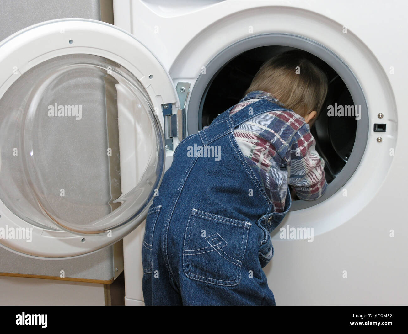 Child in peril hi-res stock photography and images - Alamy