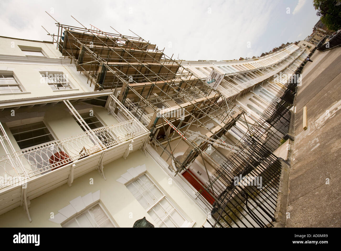 Curved scaffolding hi-res stock photography and images - Alamy
