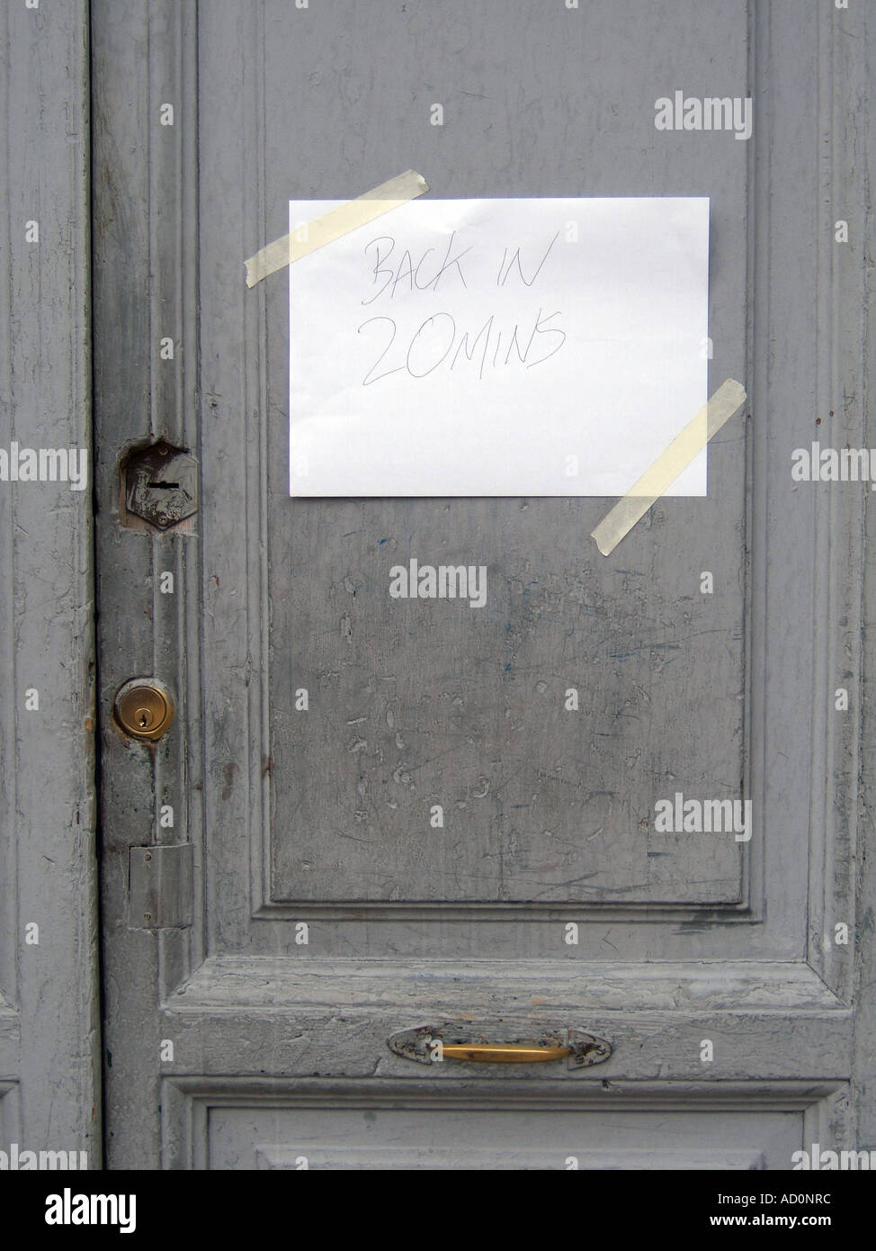 Lunch break notice paper hi-res stock photography and images - Alamy