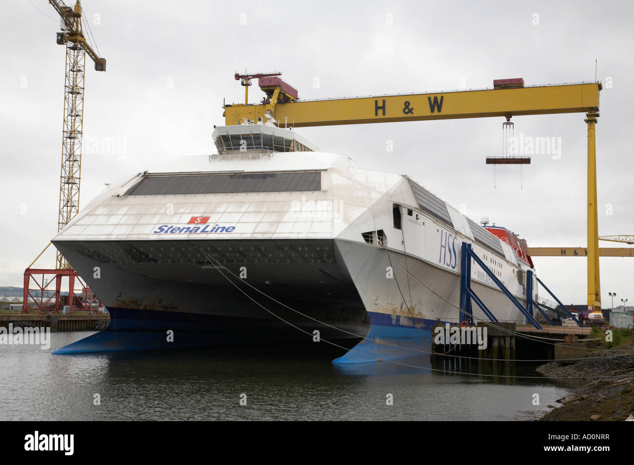 Harland wolff shipyard belfast dock hi-res stock photography and images ...
