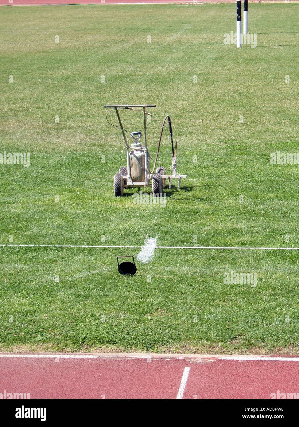 Groundsman line marking hi-res stock photography and images - Alamy