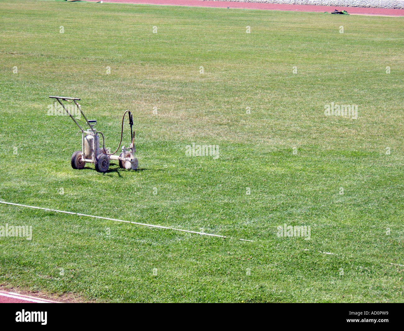 Marker white groundsman grounds man maintenance ground preparation hi ...