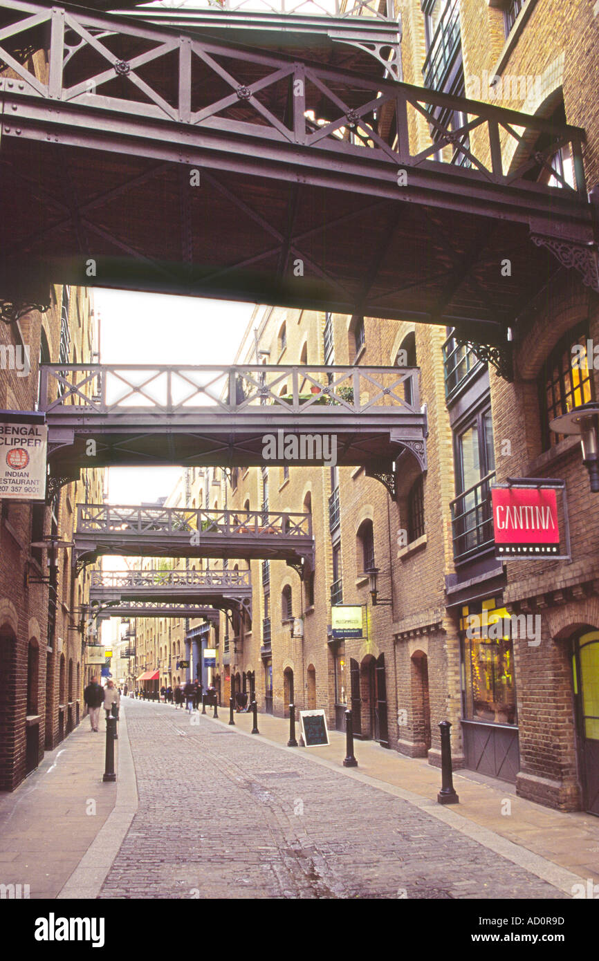 Victorian alleyway london hi-res stock photography and images - Alamy