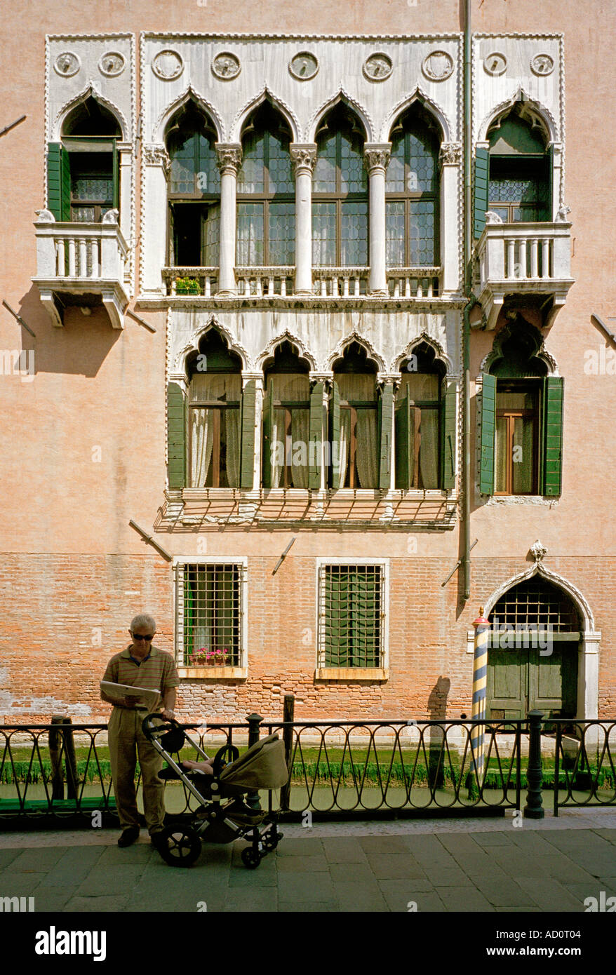 Venetian medieval hi-res stock photography and images - Alamy