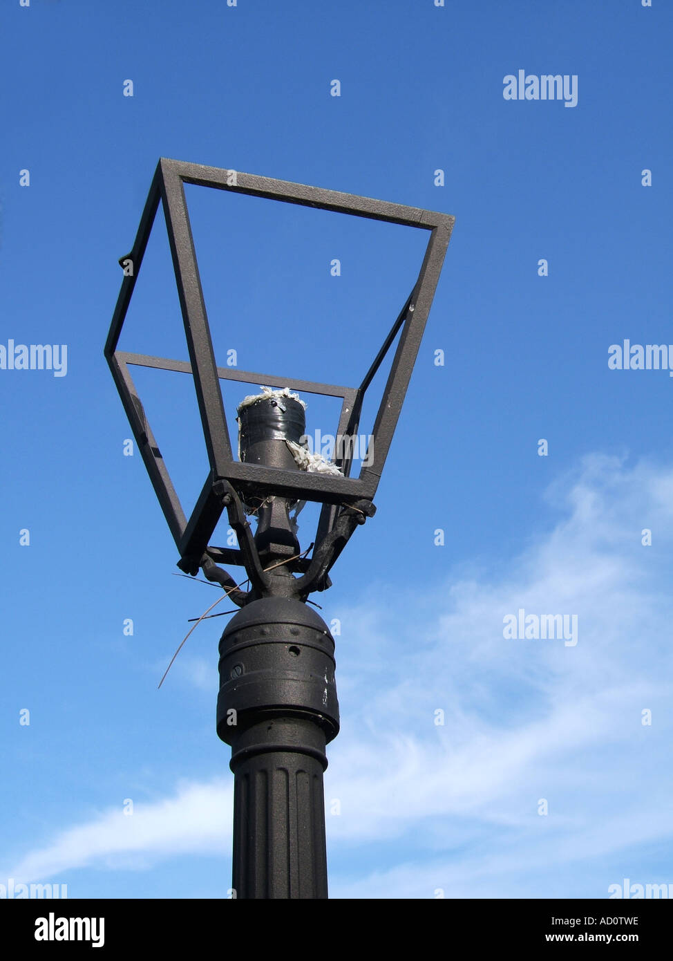 Street lighting post damaged hi-res stock photography and images - Alamy