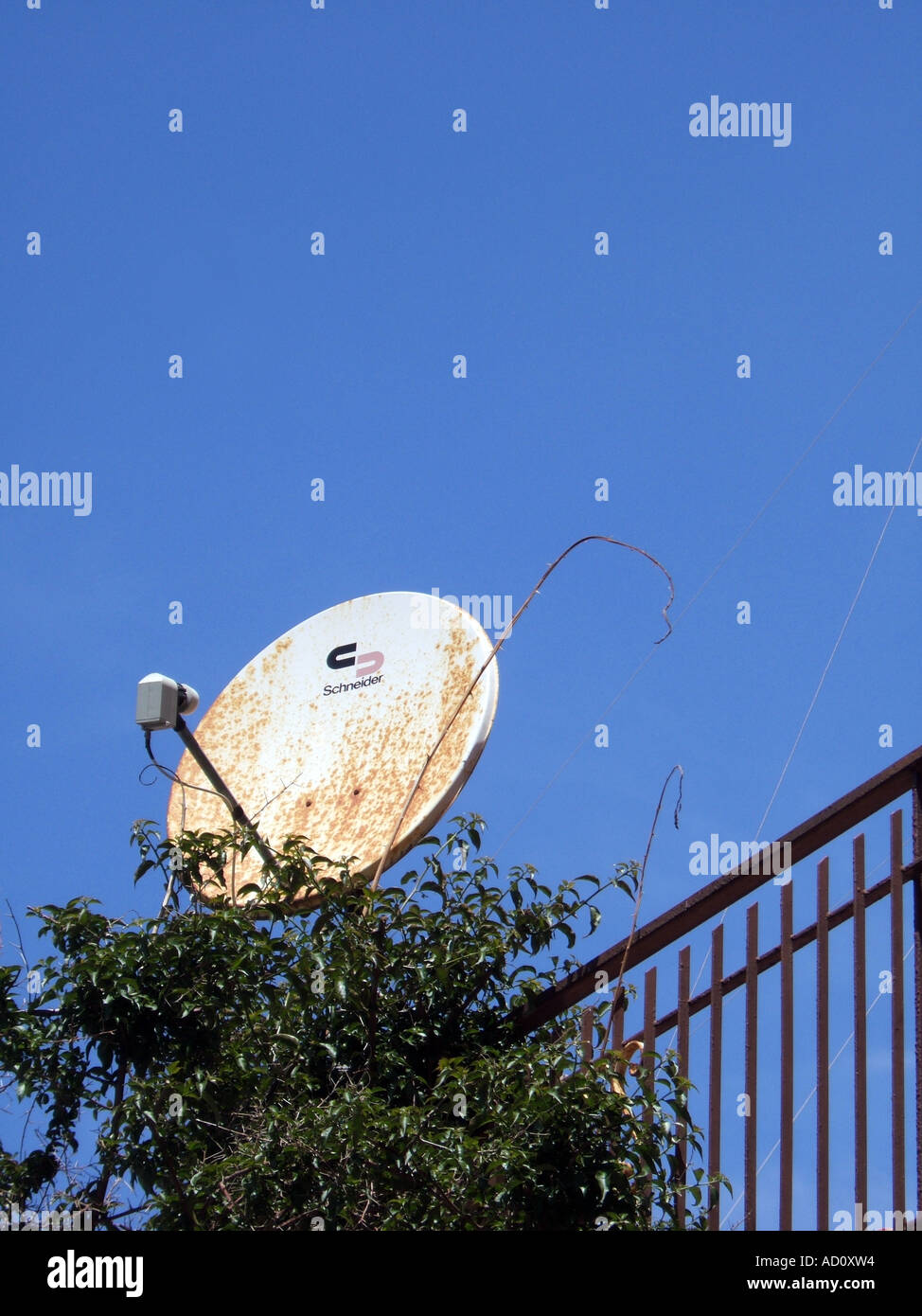 Old and rusted satellite hi-res stock photography and images - Alamy