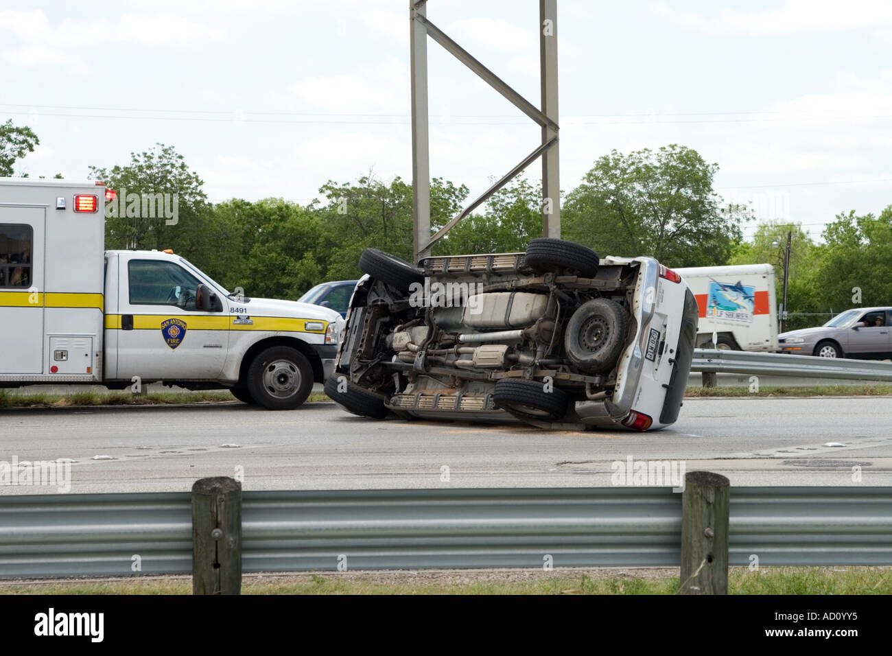 Roll over SUV in Texas by ambulance Stock Photo - Alamy