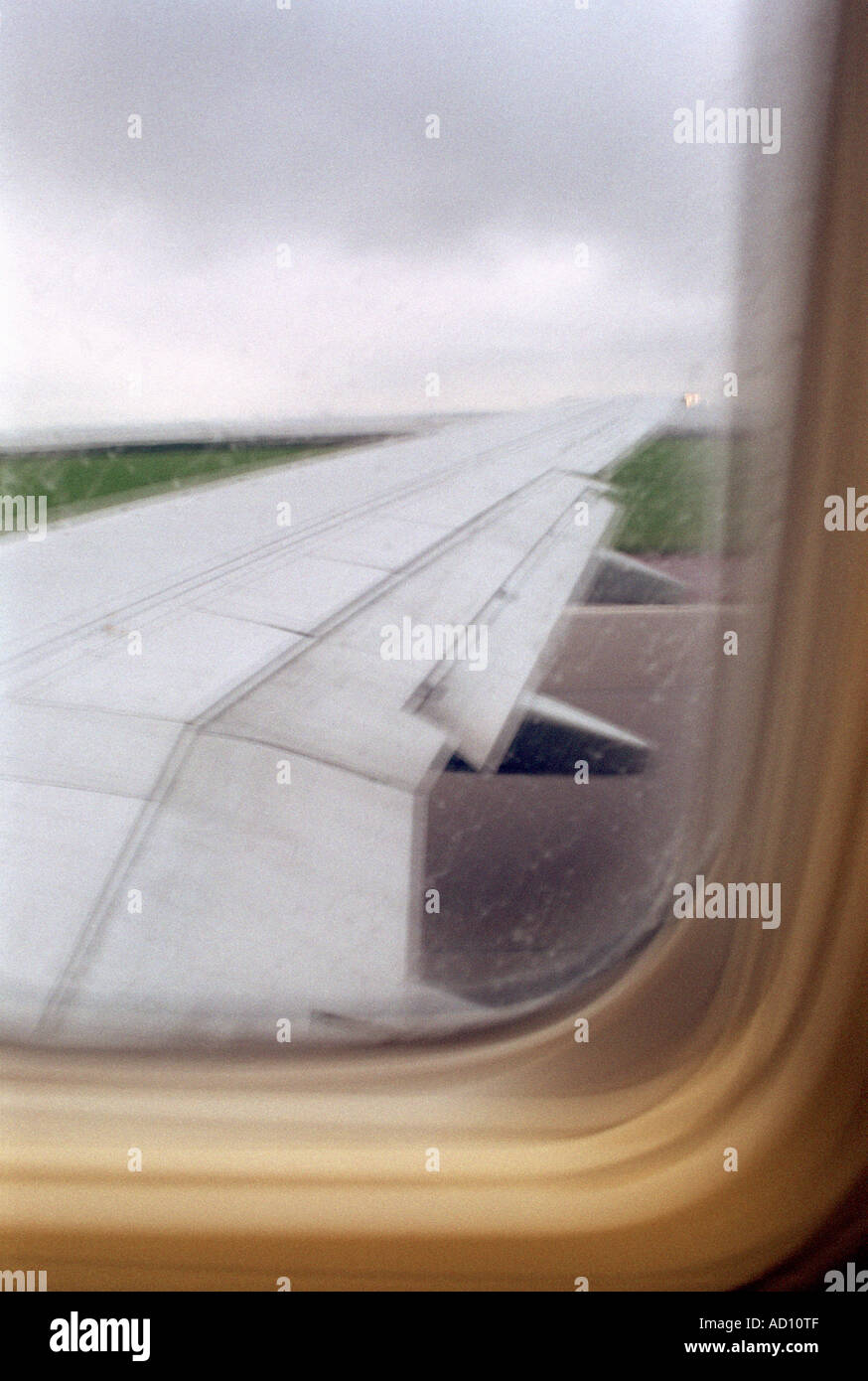 view of wing from plane window landing movement Stock Photo - Alamy