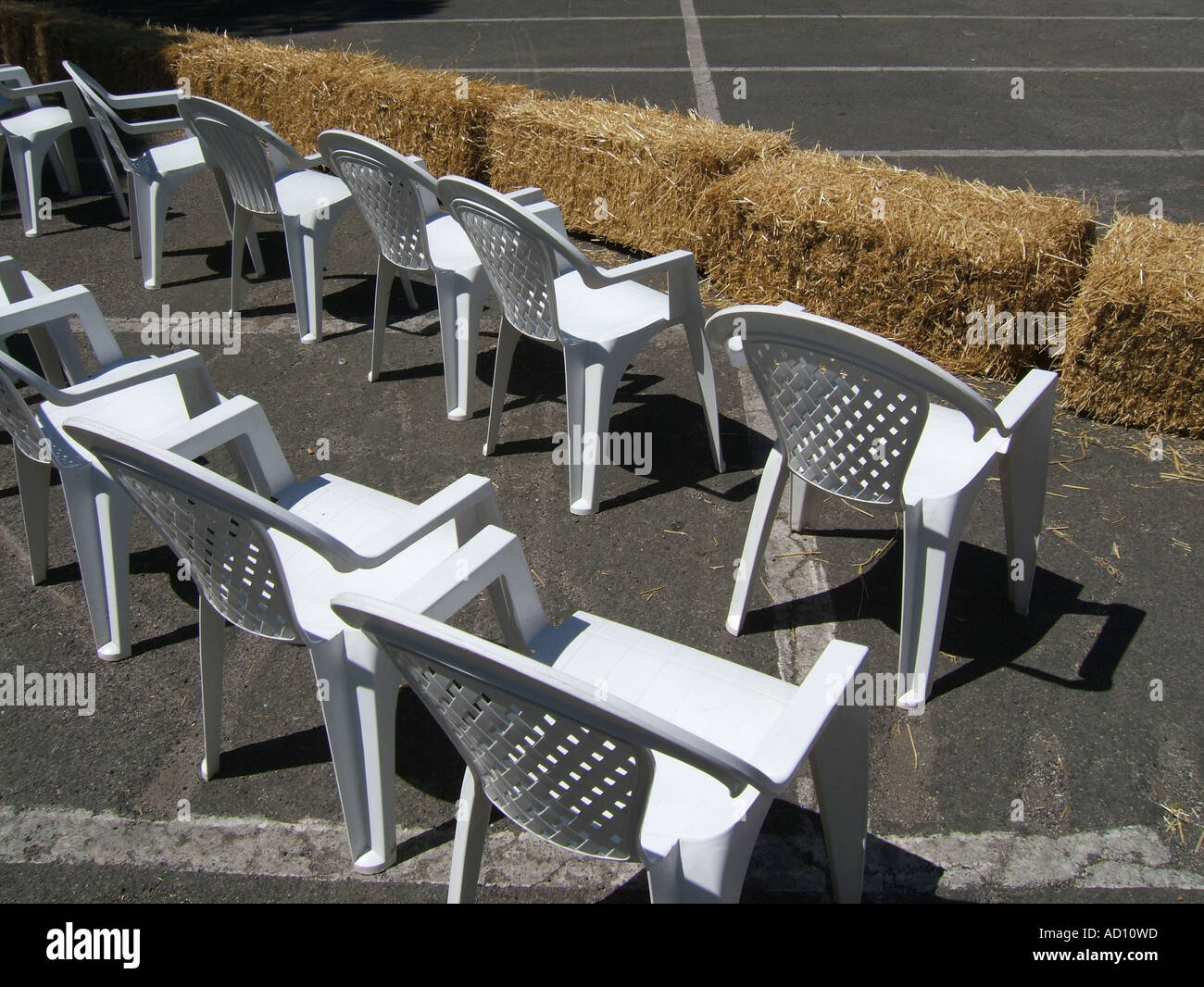 straw bales used as crash barrier on racing track Stock Photo - Alamy