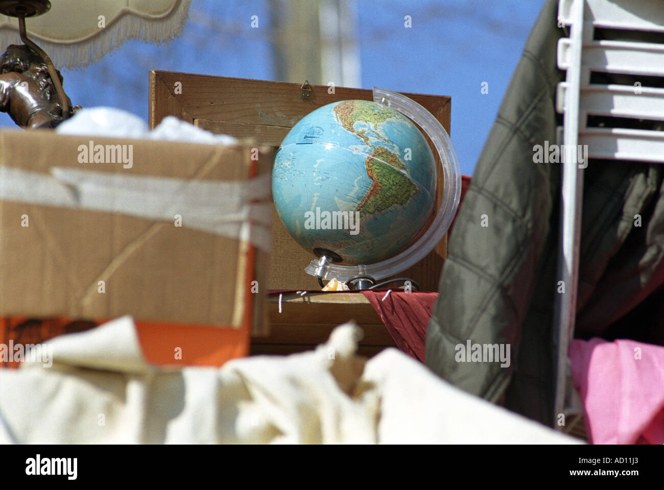 Packing up market stalls hi-res stock photography and images - Alamy