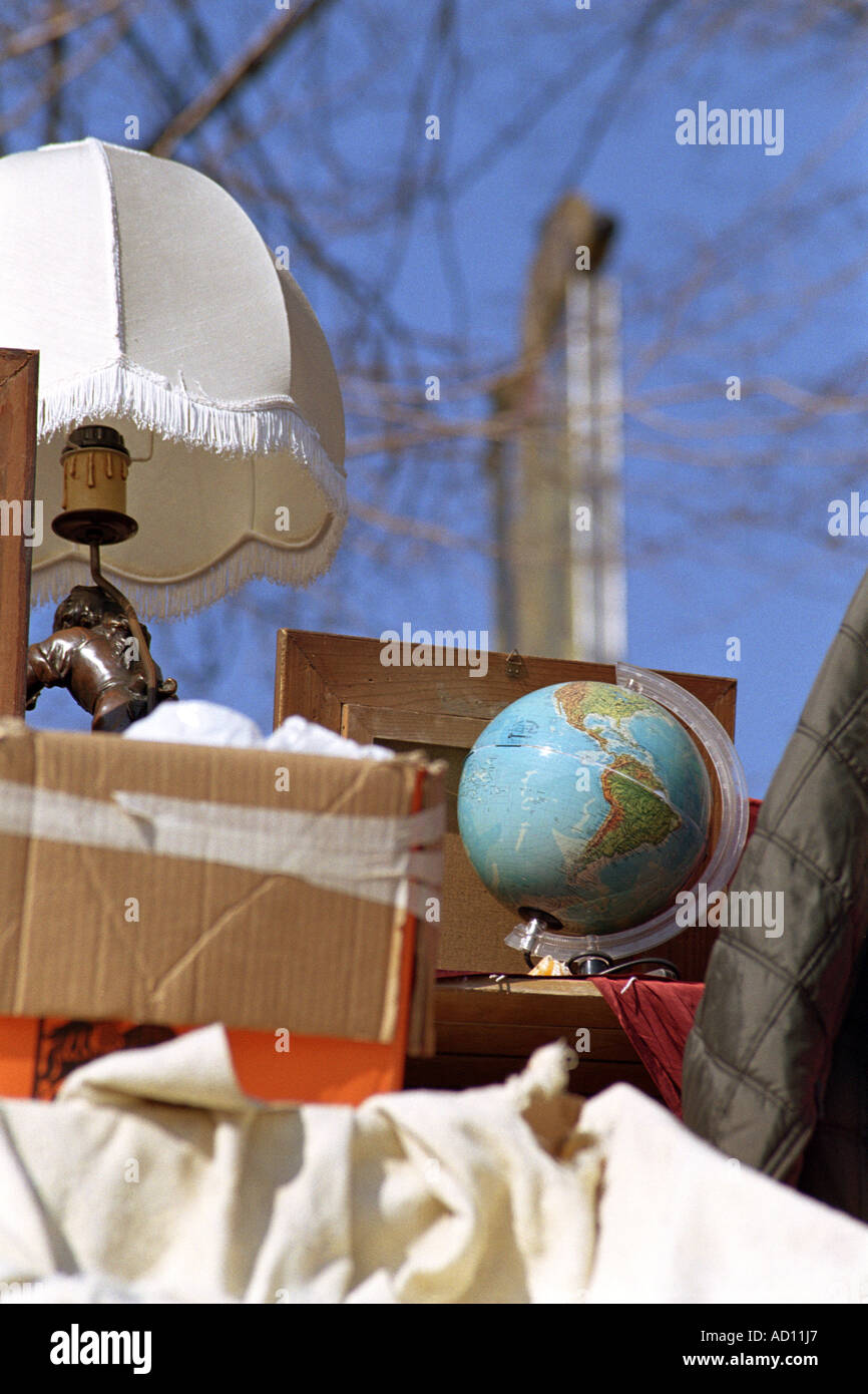 Packing up market stalls hi-res stock photography and images - Alamy