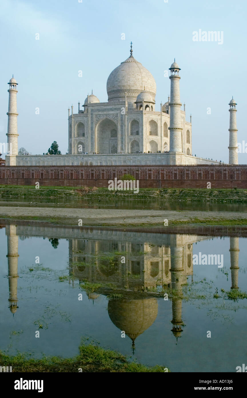 Taj mahal platform hi-res stock photography and images - Alamy