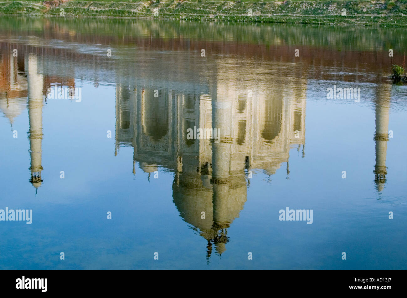 Sun reflected in wide river hi-res stock photography and images - Alamy