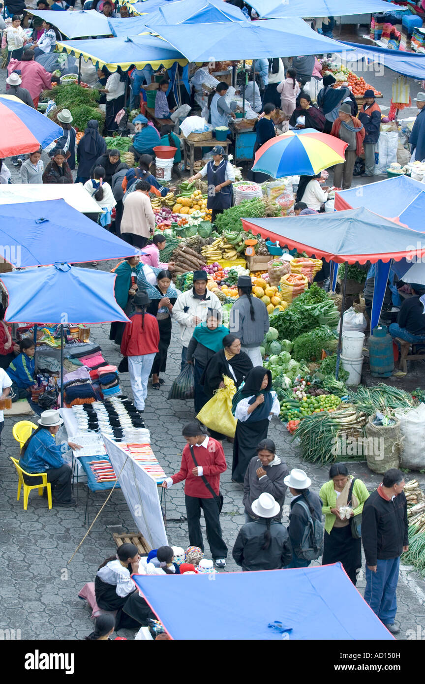 Market otavalo ecuador hi-res stock photography and images - Alamy