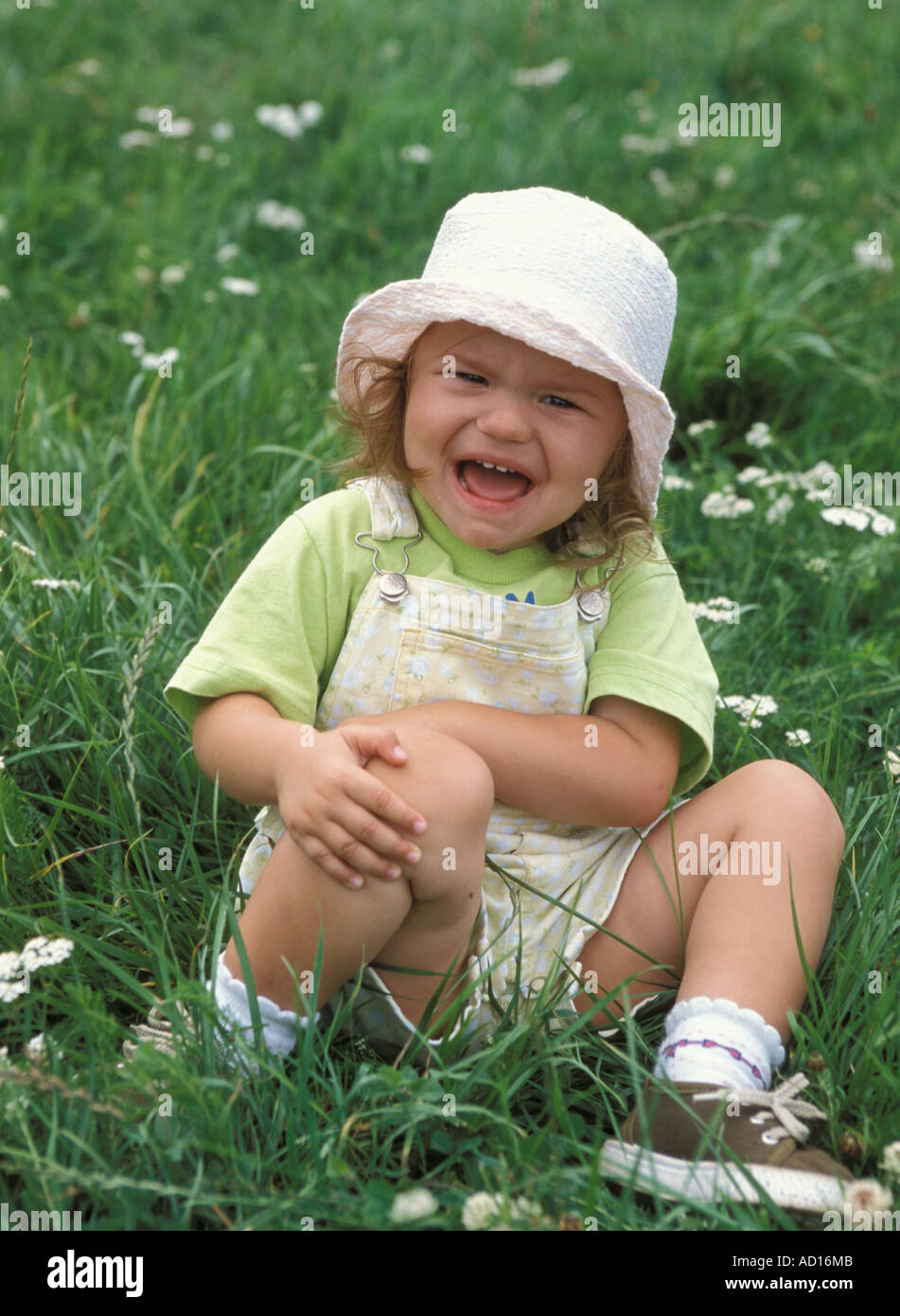 baby girl crying Stock Photo - Alamy