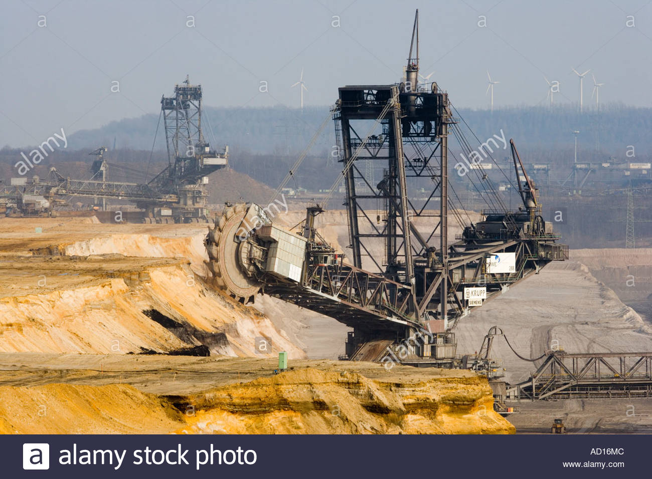 rotary shovel digger scoop wheel lignite open cast strip mining Stock ...