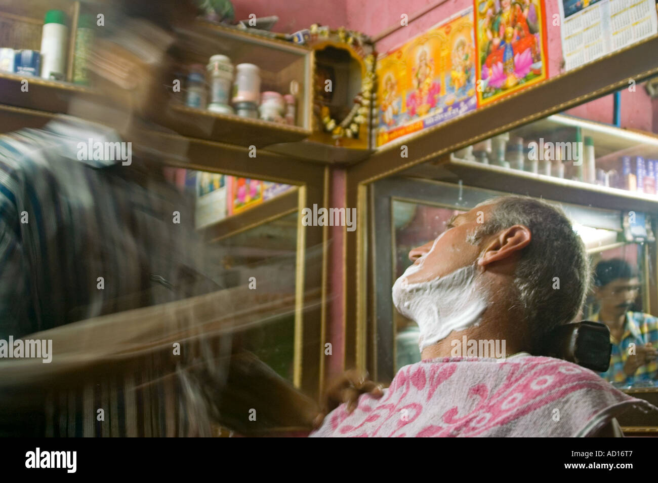 Indian barbers shop hi-res stock photography and images - Alamy