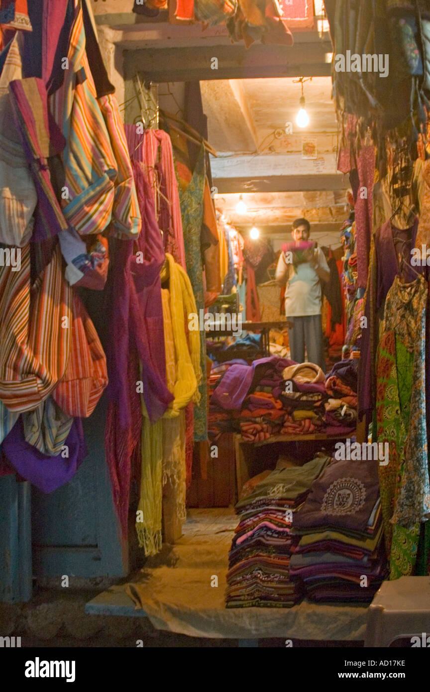 Souvenir shop varanasi india hi-res stock photography and images - Alamy