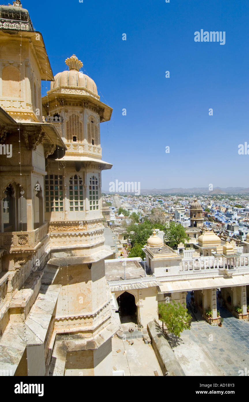 Udaipur city palace tripolia gate hi-res stock photography and images ...